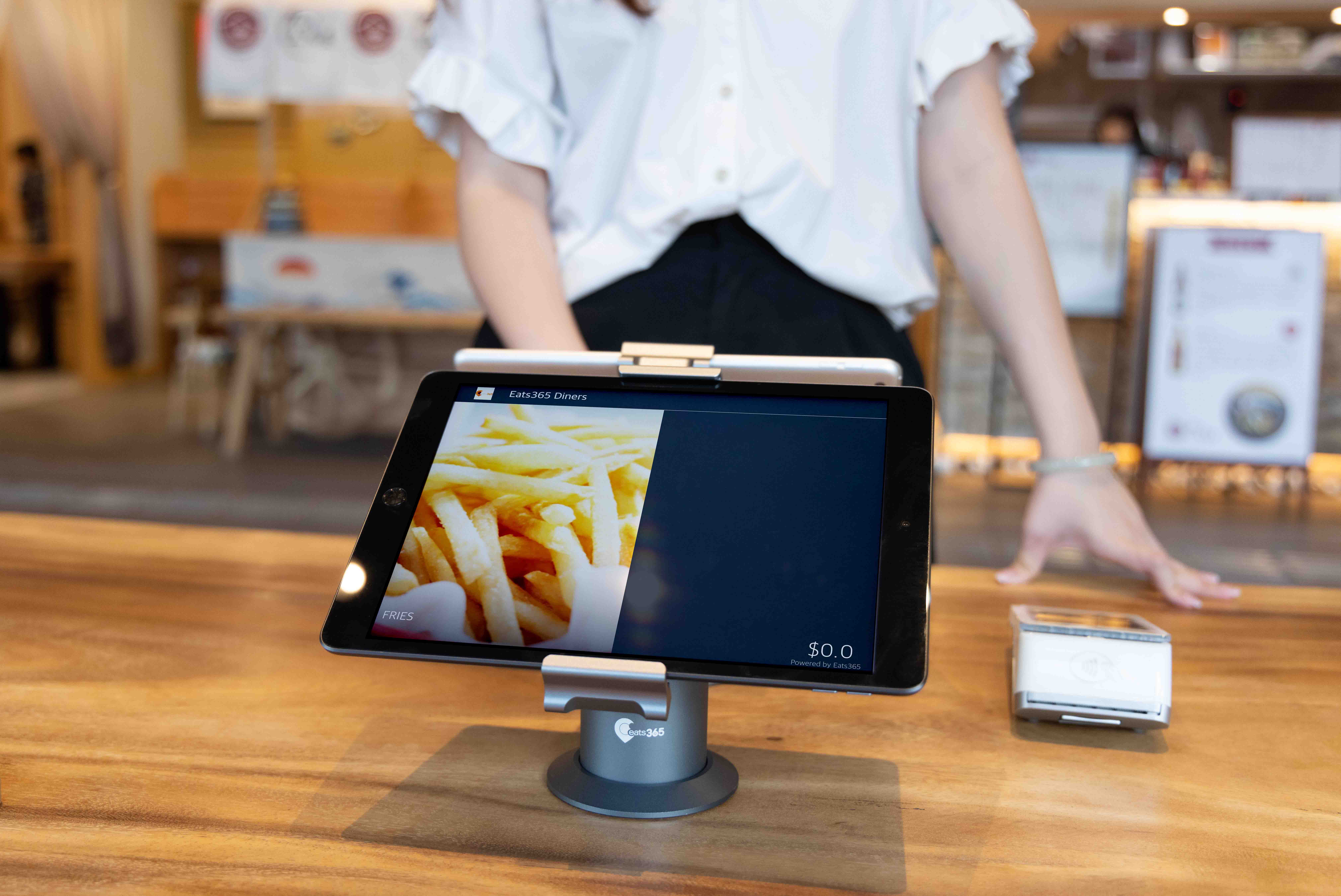 Customer-Facing Display (CFD) | Restaurant POS | Eats365